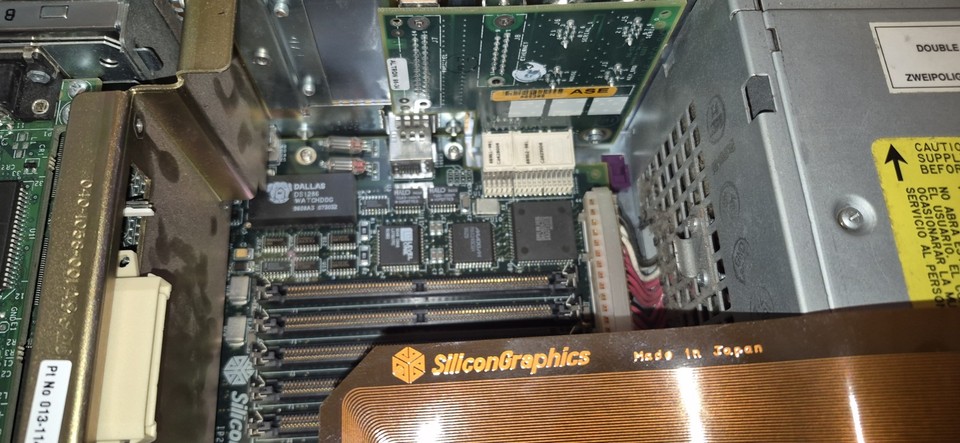 SGI Indigo 2 ,Powers on and boots to bios ,150mhz 32 MB RAM ,Parts or ...