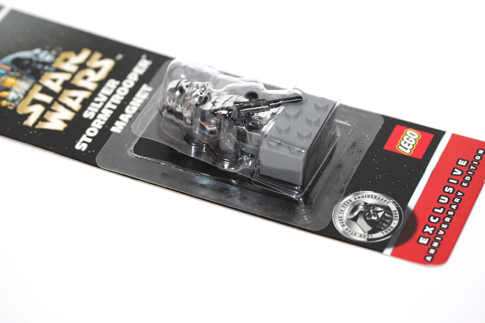 LEGO Star Wars Chrome Silver Stormtrooper Minifigure on Magnet 852737 ...
