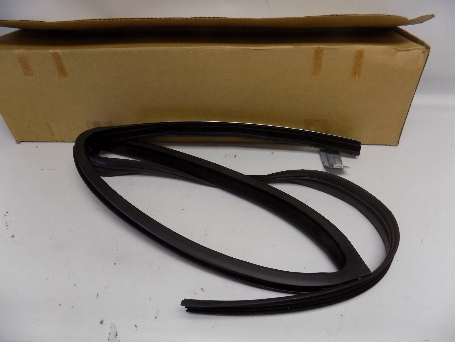 New OEM 1997-2001 Ford Lincoln Window Glass Rear Door Run Channel Right ...