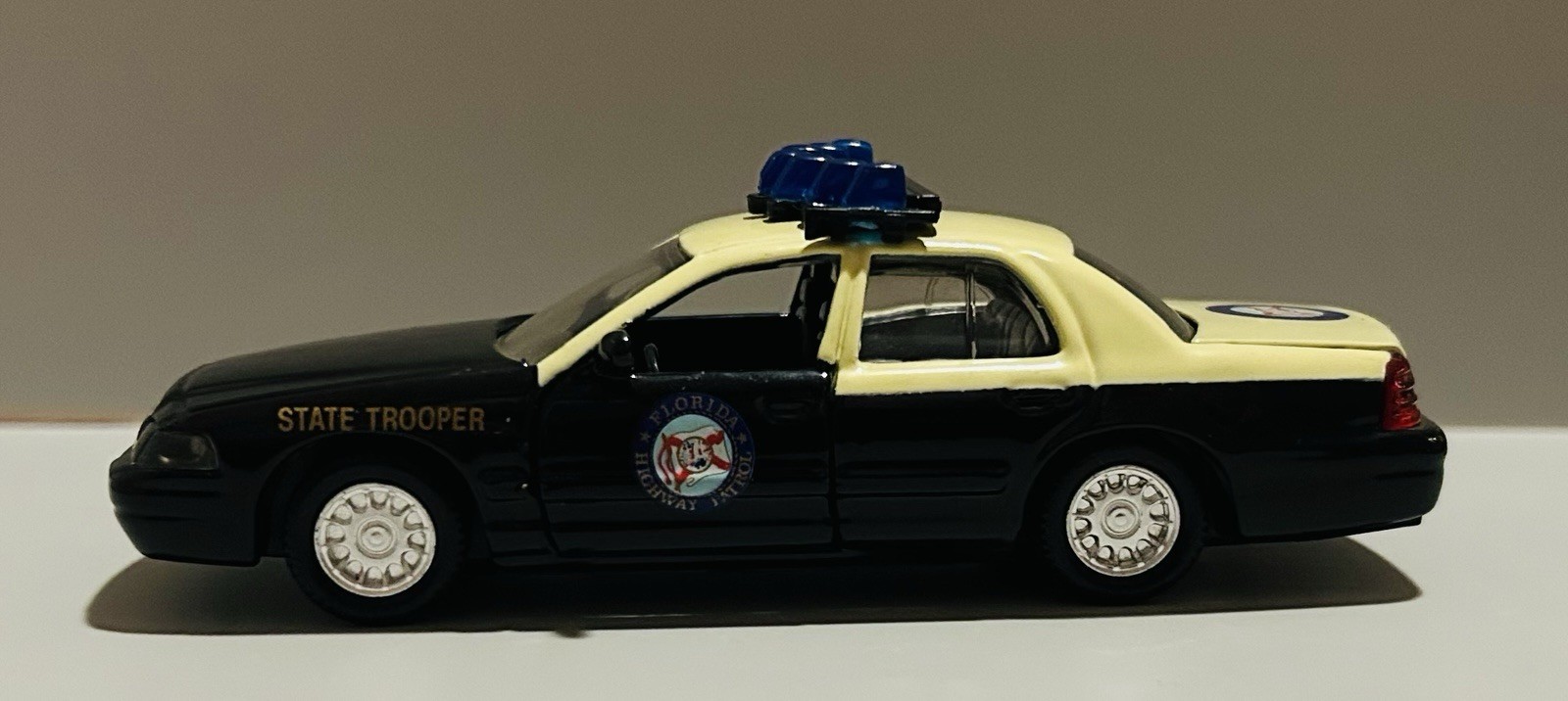 Florida Highway Patrol Ford Crown Victoria 1/43 Scale With Display Case ...