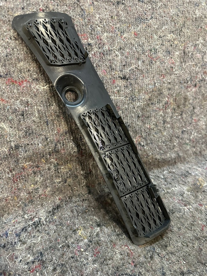 BMW 3 SERIES E30 SCUTTLE PANEL TRIM GRILL RH DRIVERS SIDE O/S 1904574 ...