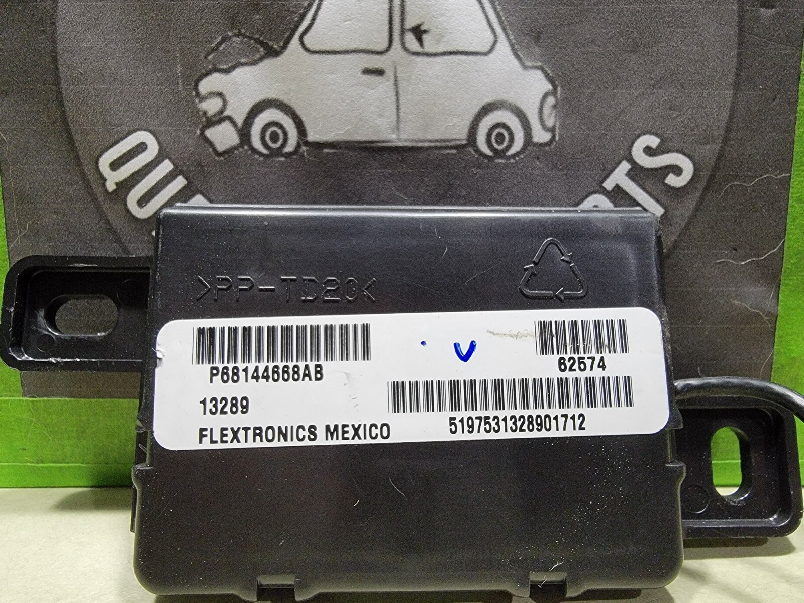 2013 & 2018 DODGE RAM KEYLESS ENTRY ANTENNA MODULE Ident : P68144668AB ...