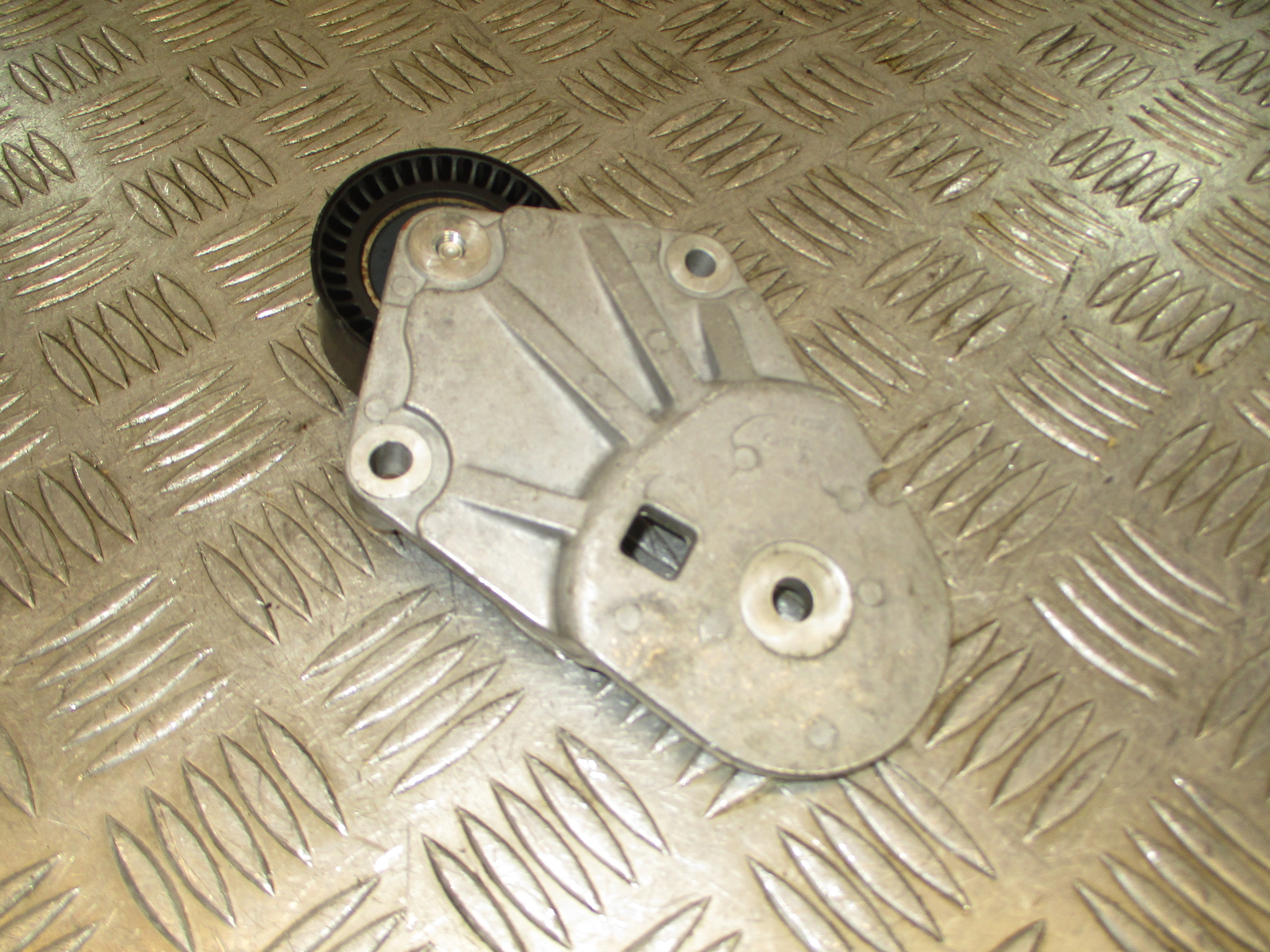 2018 Volvo V40 2.0 Petrol B4204T37. Auxiliary Belt Tensioner 31493092 ...