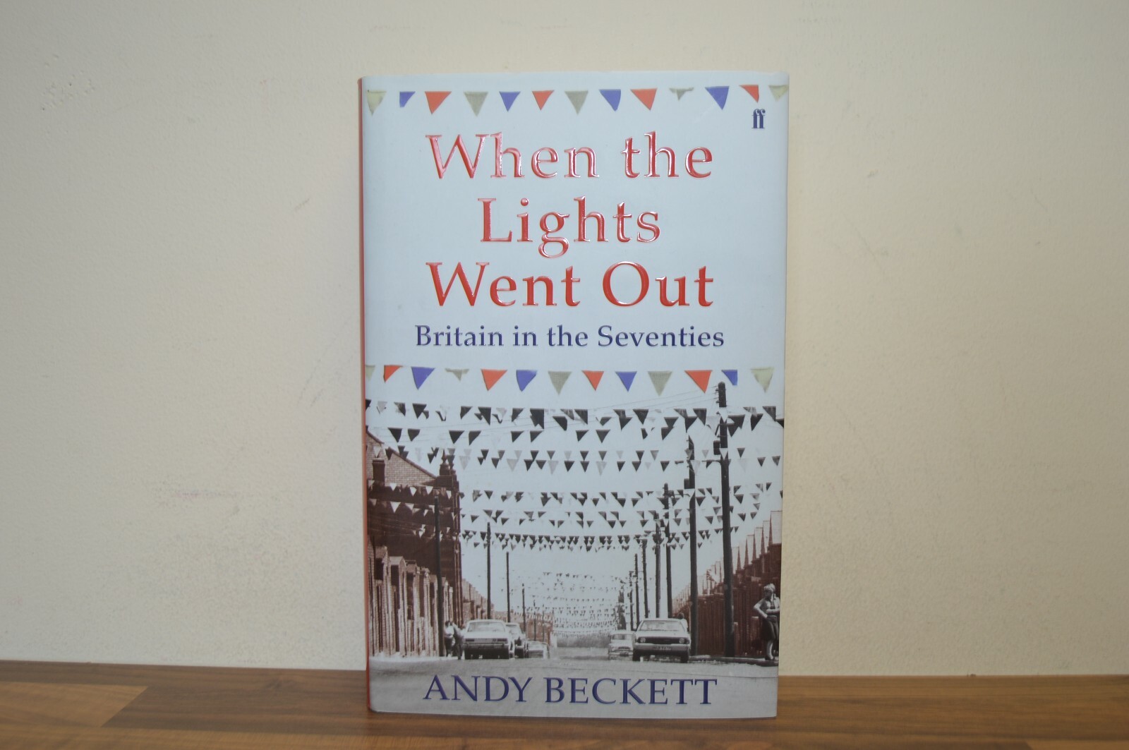 When the Lights Went Out: Britain in the Seventies by Andy Beckett ...