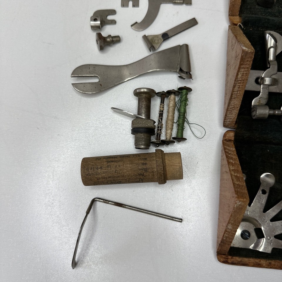 Singer Puzzle Box with Attachments Singer VS Vibrating Shuttle Machine ...