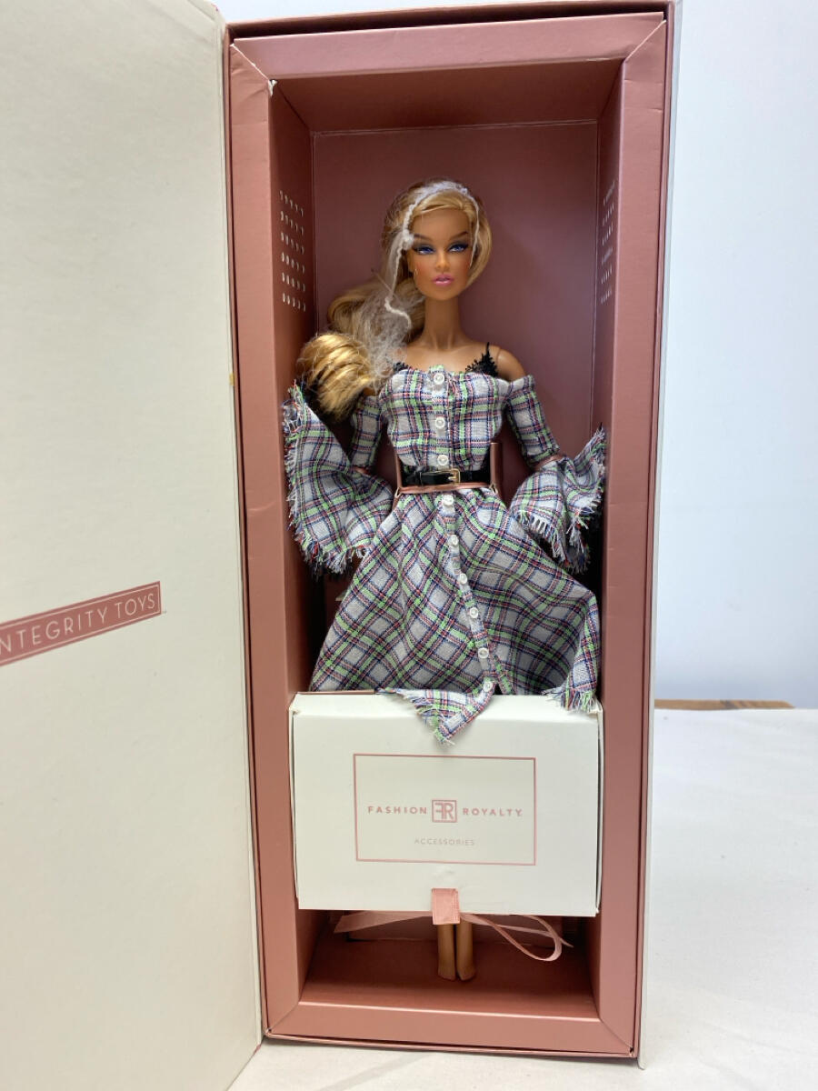 INTEGRITY TOYS FASHION ROYALTY FRENCH KISS VANESSA PERRIN DOLL NRFB