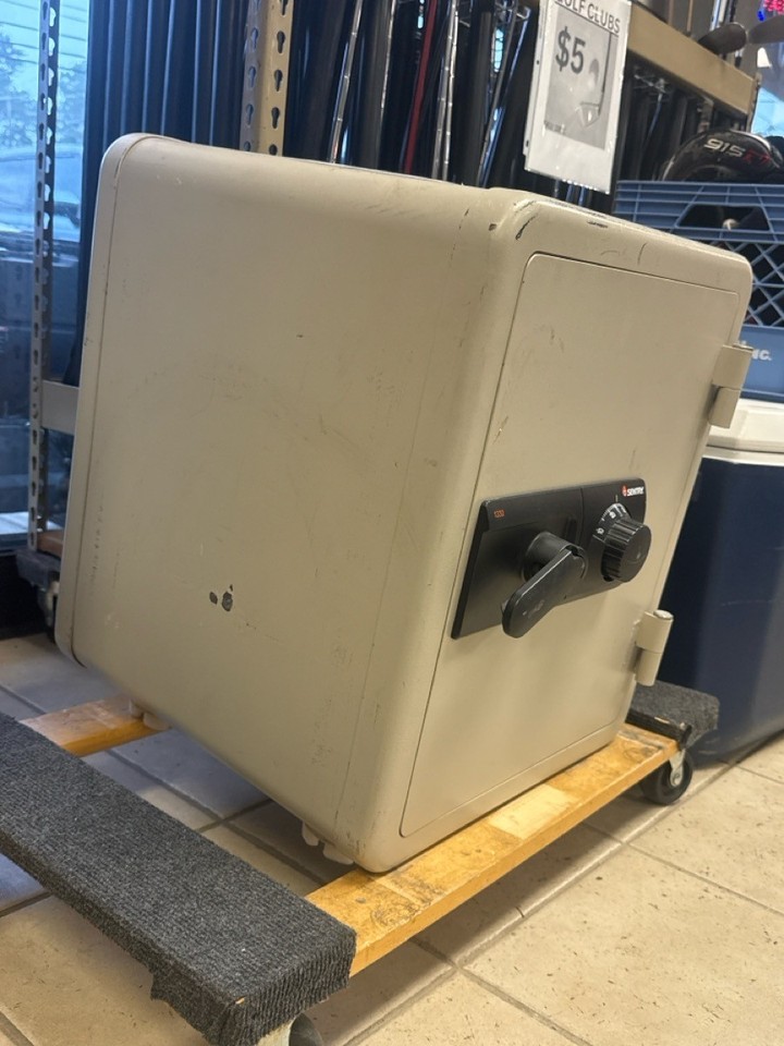 Sentry 1330 Fire Resistant Safe - Rating Class 350 - 1 Hour Combinat ...