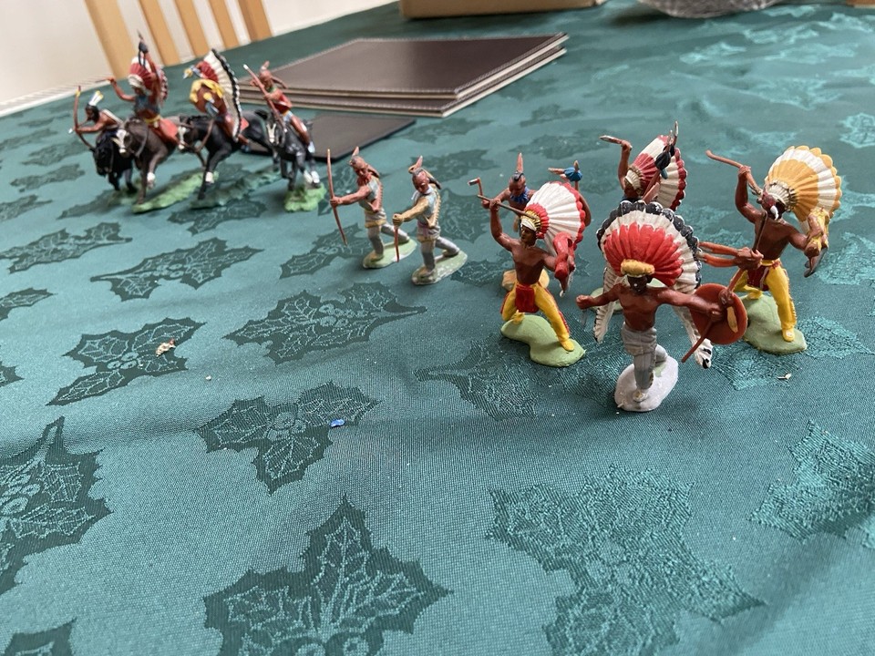 21 Cowboys And 11 Indian Plastic Toy Soldiers | eBay UK