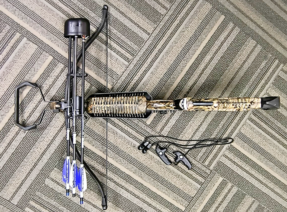 Barnett Assault Camouflage Compound Cross Bow With Arrows and Scope ...