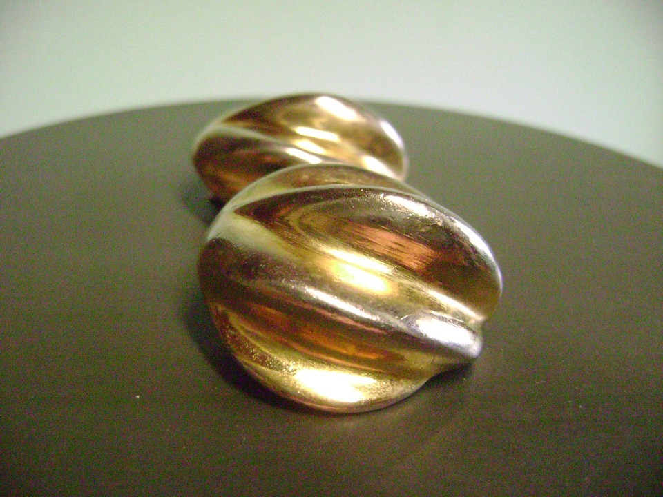 CLARA STUDIOS INC. VINTAGE CHUNKY STATEMENT GOLDTONE CLIP ON EARRINGS ...