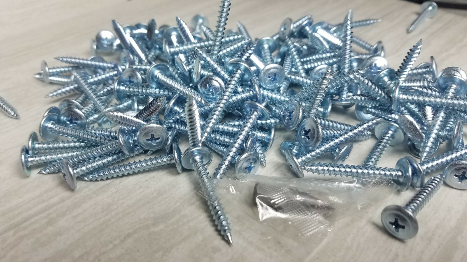 Self Piercing Lath Screws 1lb 150 Pc #8 x 1 1/4" Metal to Wood | eBay