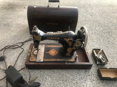 1924 SINGER SEWING MACHINE MODEL 128 S/N G0906838, IN CARRYING CASE ...