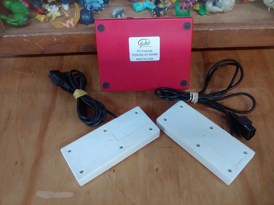 YOBO Gameware FC Nintendo NES Game Console w/ 2 Controllers OT-8008R ...