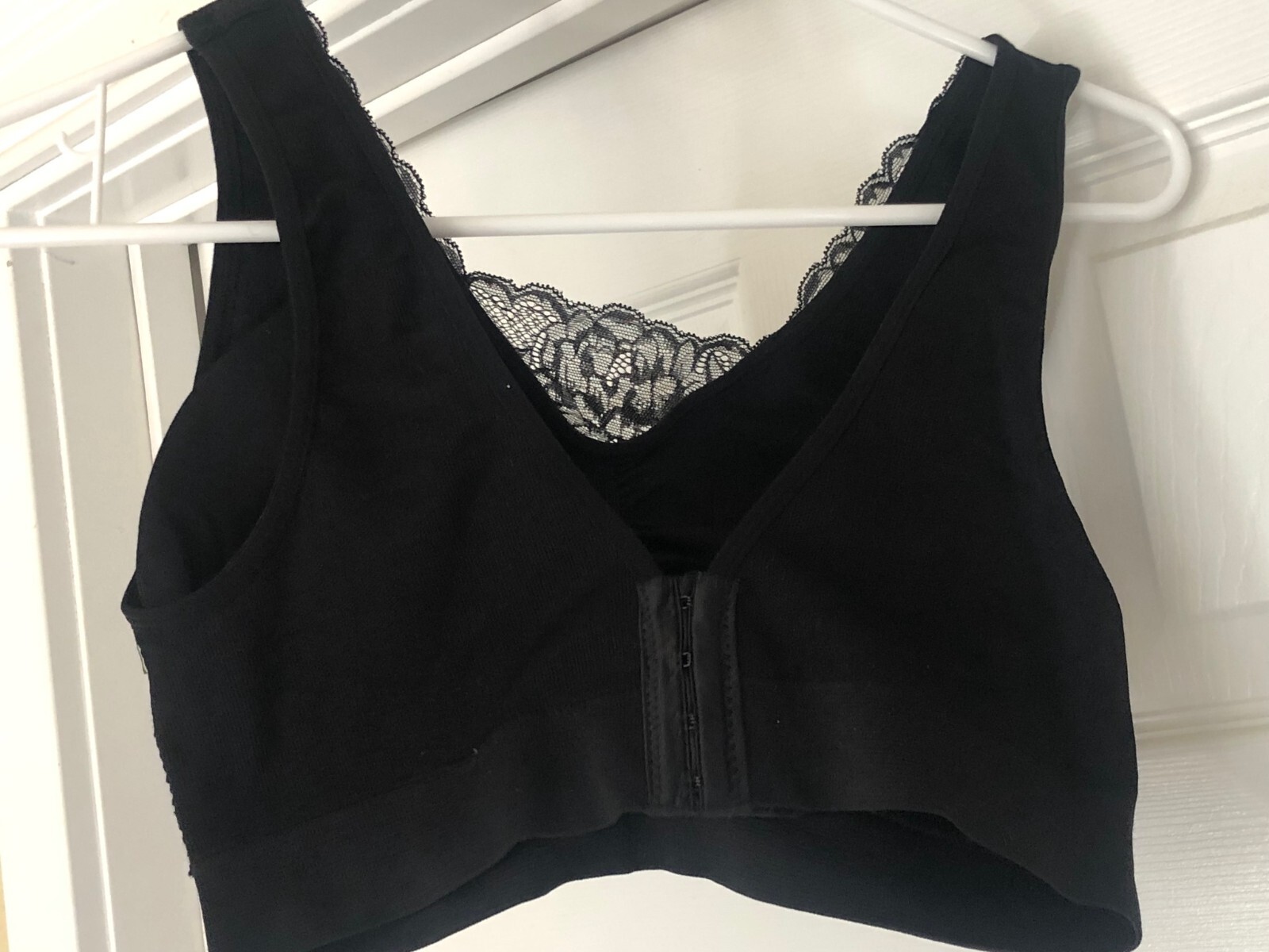 Breezies Black Lace Seamless Cami Bra Removable Pads Size L