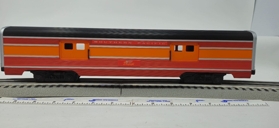 Lionel Southern Pacific Daylight Diesel Set AB Engines & 8 Cars New | eBay