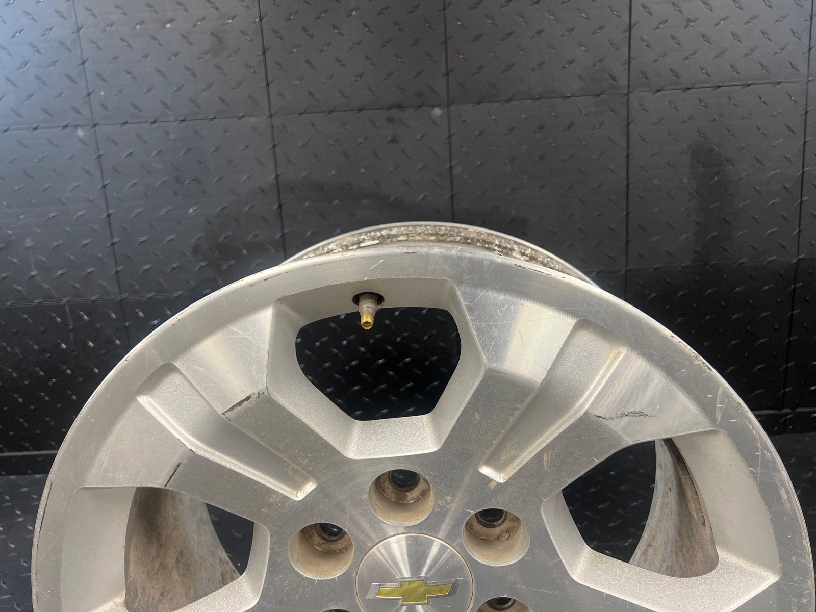 2014 - 2019 Chevy Silverado 1500 18x8.5 Aluminum 5 Spoke Wheel (opt RD1 ...