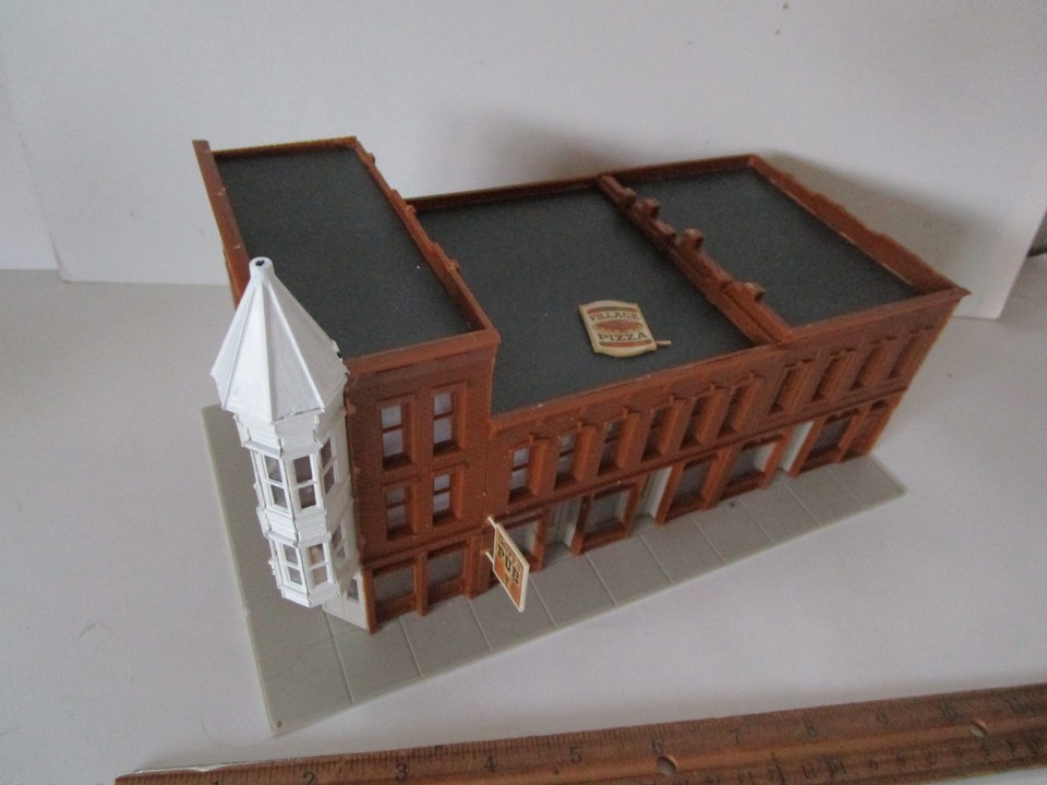 Vintage HO 1/87 Scale Built City Corner Block Building For Train layout ...