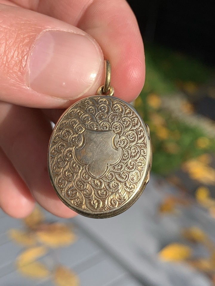 9Ct Gold Victorian Incredible Embossed Opening Family Locket Pendant 9. ...