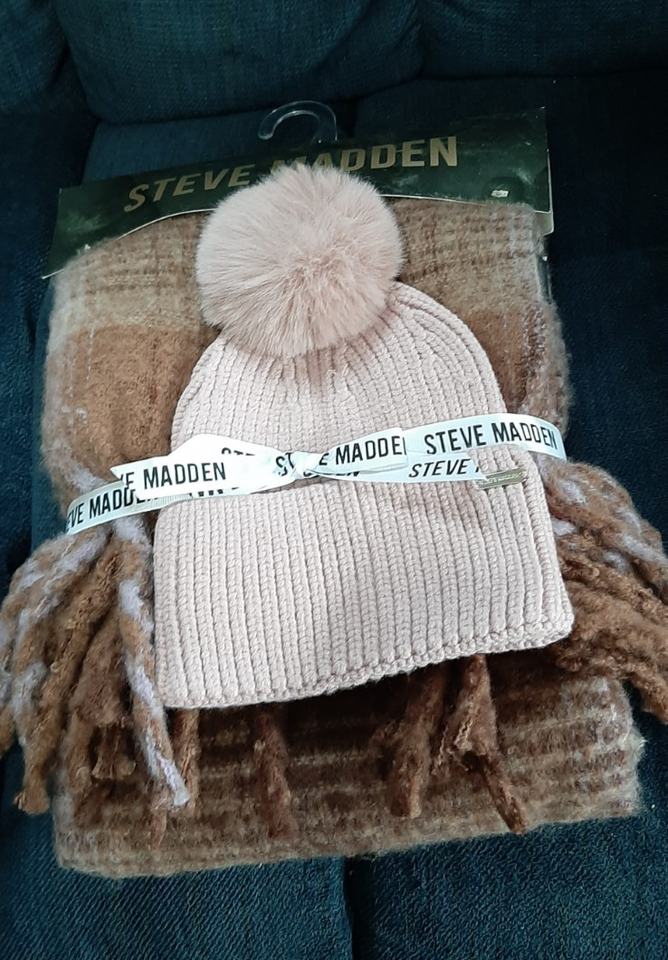 New Steve Madden Light Pink Beanie Hat & Pink/ Brown Plaid Fringed ...