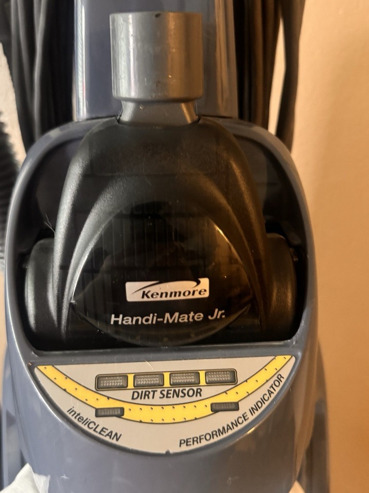 Kenmore Upright Vacuum Progressive Direct Drive InteliClean 116. ...