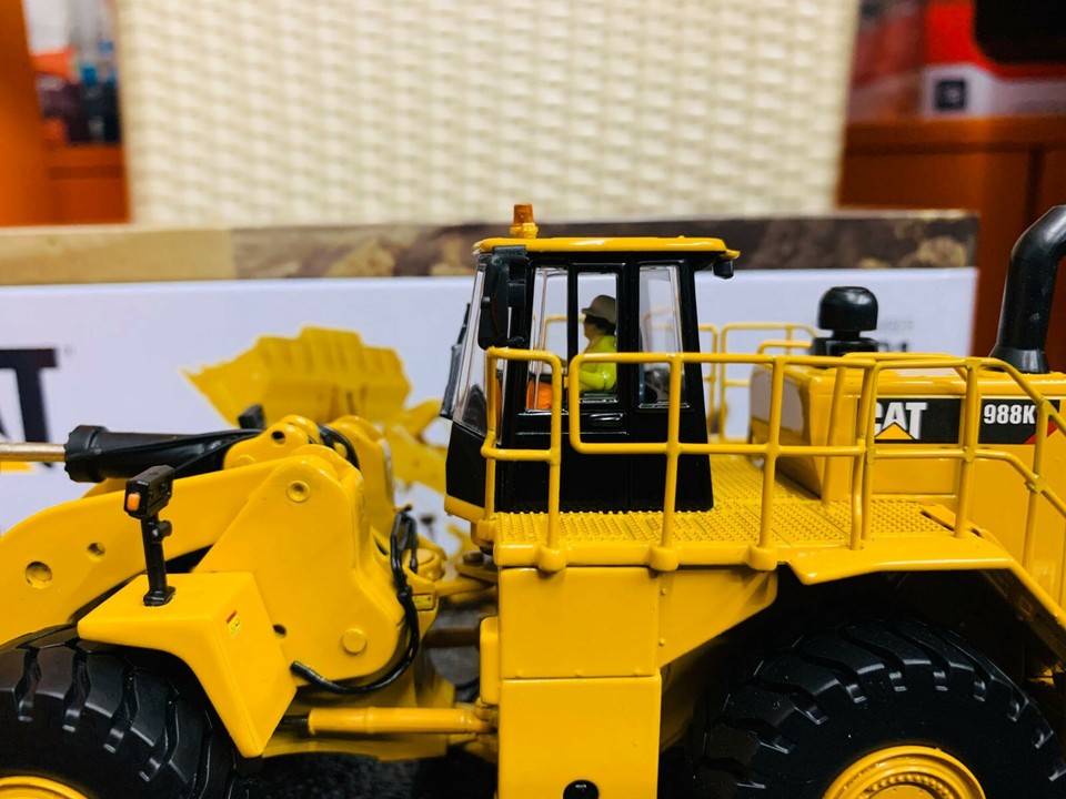 1/50 Caterpillar Cat 988K Wheel Loader Scale Model By DieCast Masters ...