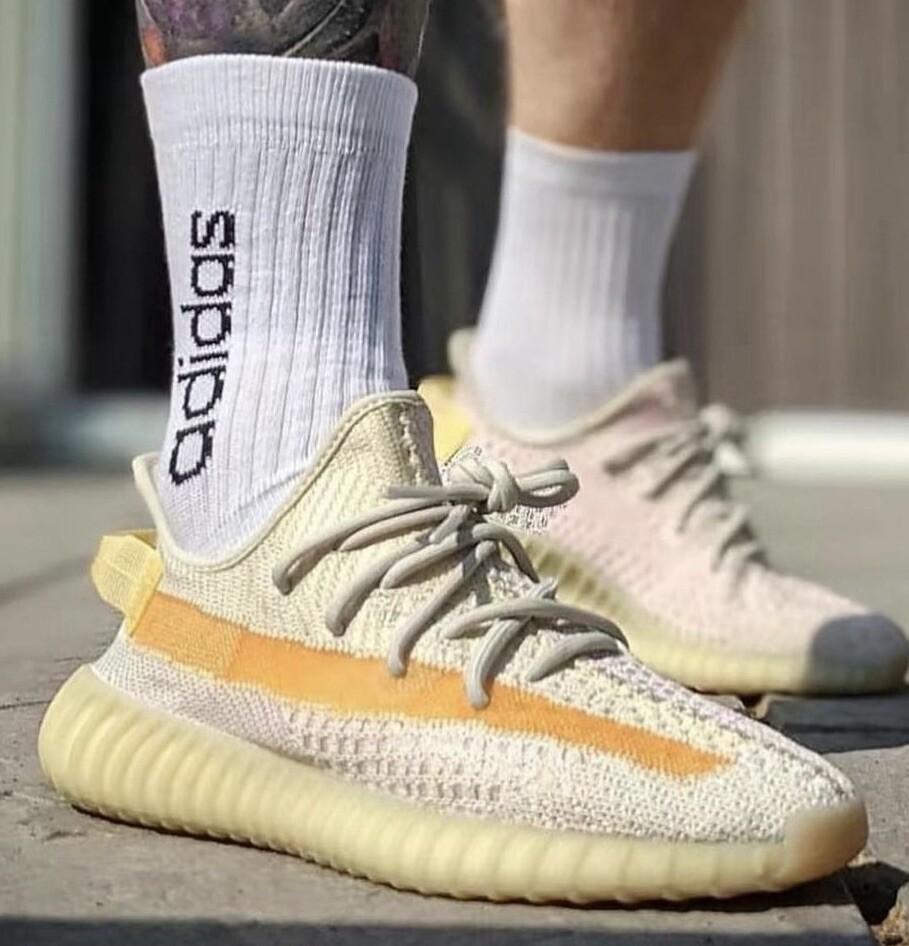 adidas YEEZY Boost 350 V2 adidas YEEZY Boost 350 V2