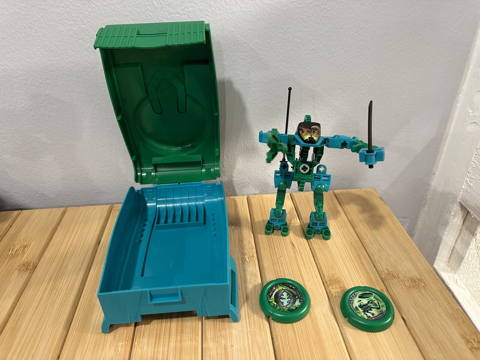 Lego Technic - Throwbots Slizer Amazon /Jungle - Complete with case and ...