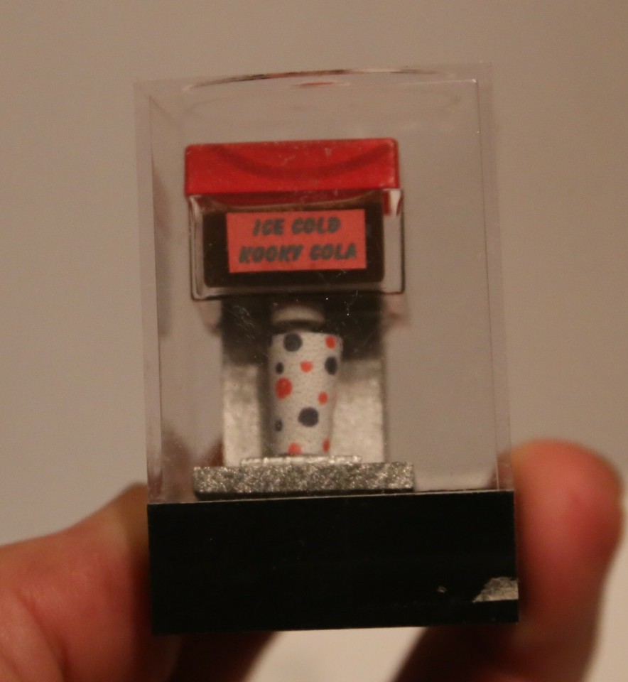 DOLLHOUSE MINIATURE CONCESSION MACHINE DISPLAY KOOKY COLA CARNIVAL FAIR ...