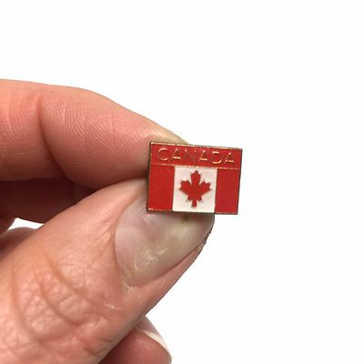 CANADIAN FLAG with MAPLE LEAF PIN Canada Souvenir Keepsake pin ...