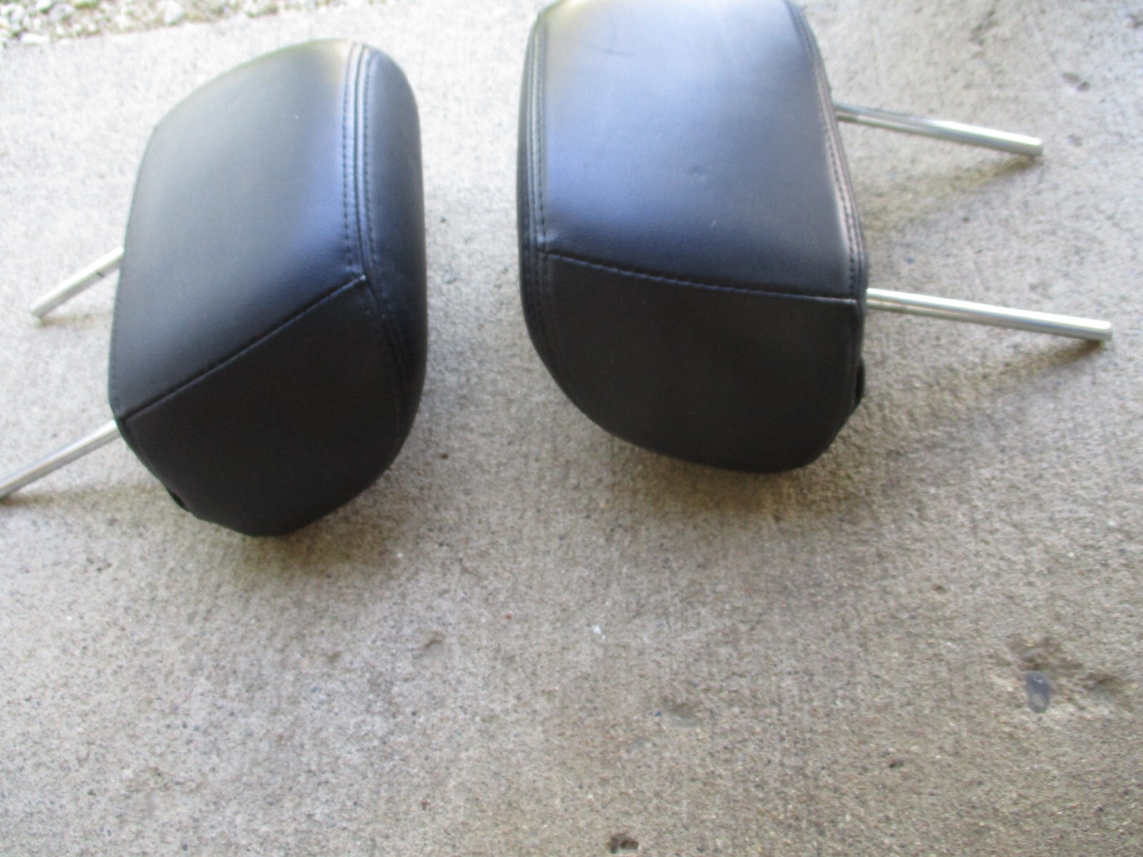 03-06 HYUNDAI TIBURON PAIR FRONT SEAT HEADRESTS HEADREST BLACK LEATHER ...