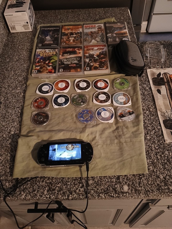 Psp 1001 With Charge Cable Protect Case Travel Case 17 Games 5 Movies ...