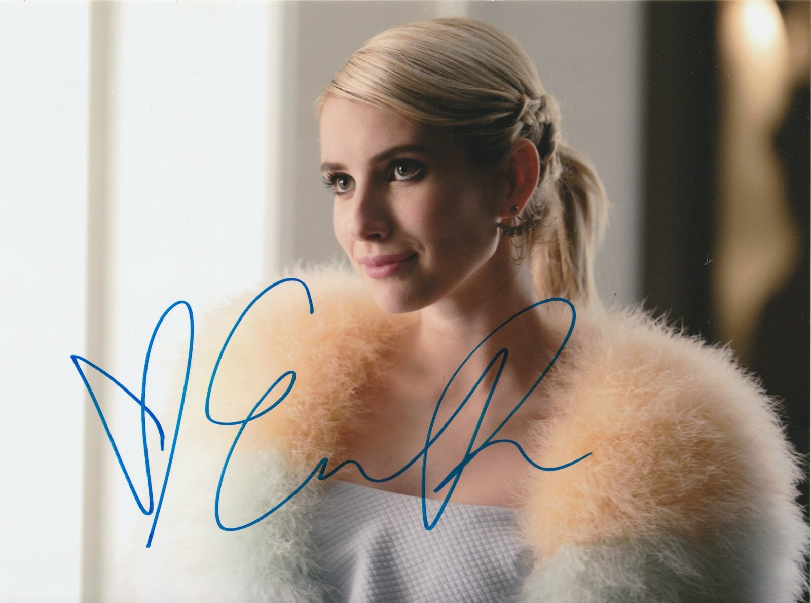 Emma Roberts autograph on 20x27cm photo | eBay