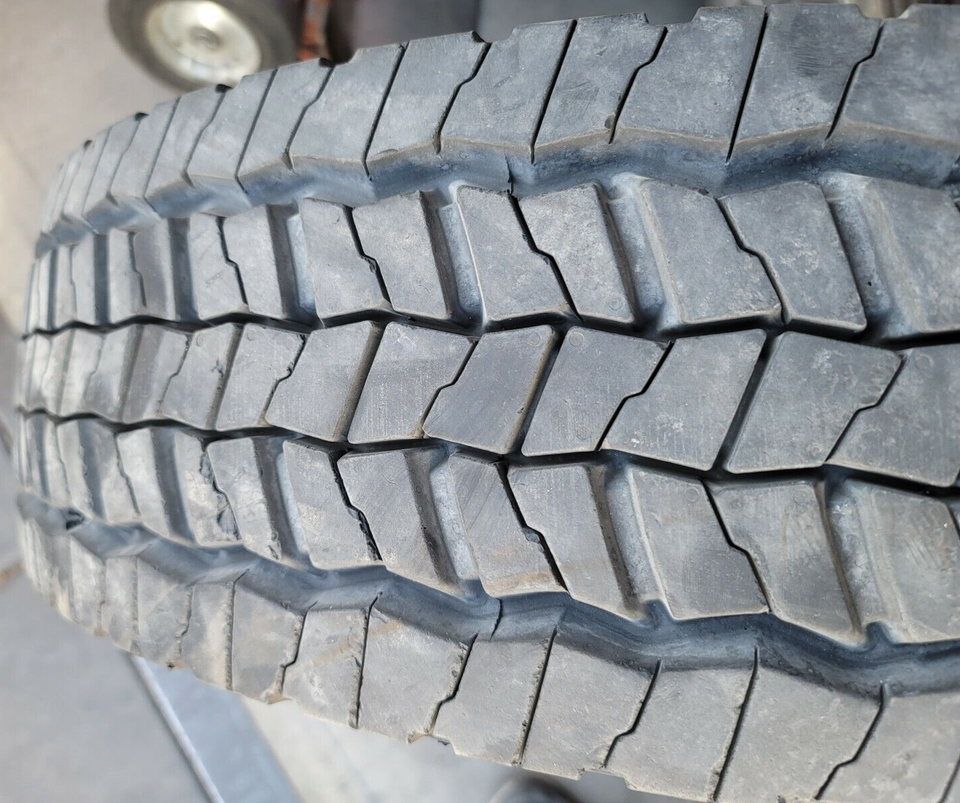 1 USED Continental Hsr - 225/70r19.5 Tires 22570195 225 70 19.5 DOT2011 ...