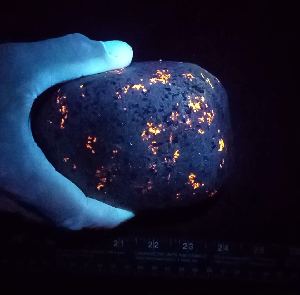 Florescent Sodalite Stone Yooperlite Rock 3lbs Glowdalite Lake Michigan ...