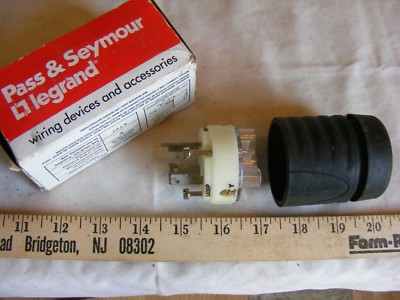 Pass & Seymour L630-P Turnlok Plug 30A 250V 2P 3W Grdg. NEMA L6-30P NIB ...