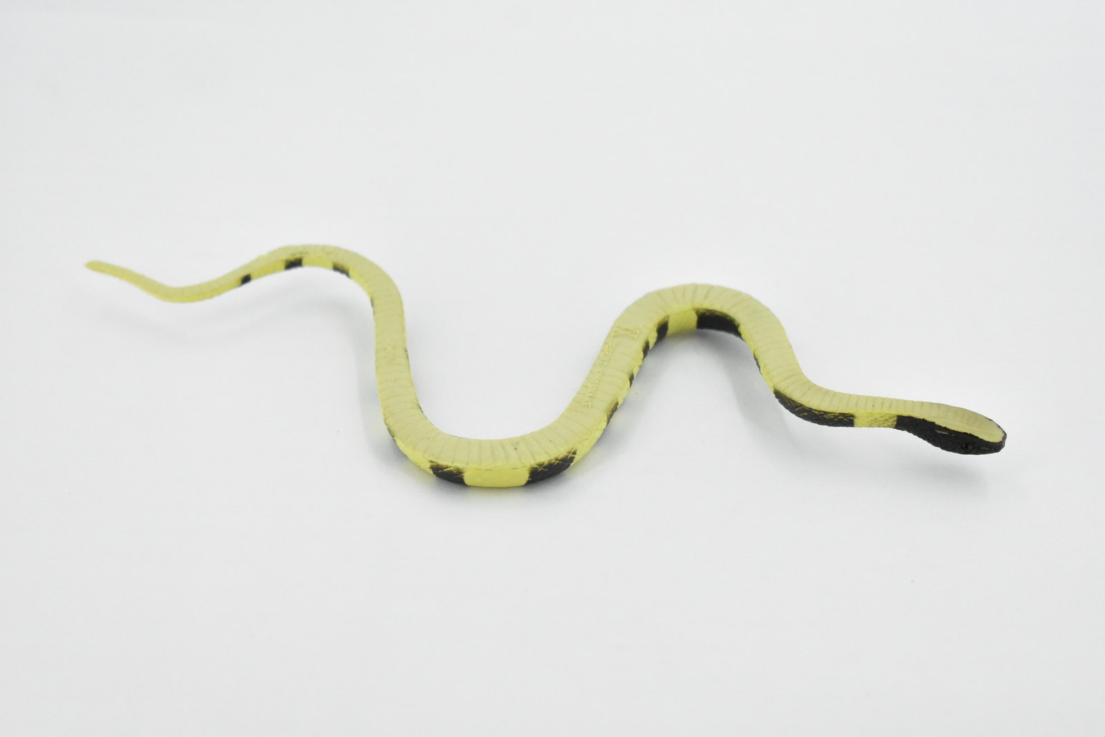 Banded Krait Snake, Rubber Reptile, Realistic Model Toy Hand Painted 6 ...