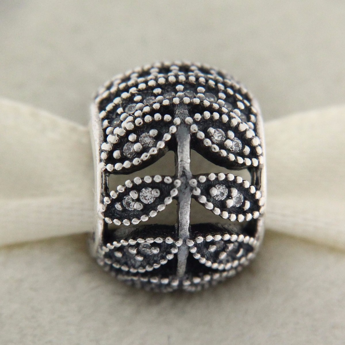 Authentic Pandora 791380CZ Sparkling Leaves Clear CZ Authentic Pandora 791380CZ Sparkling Leaves Clear CZ