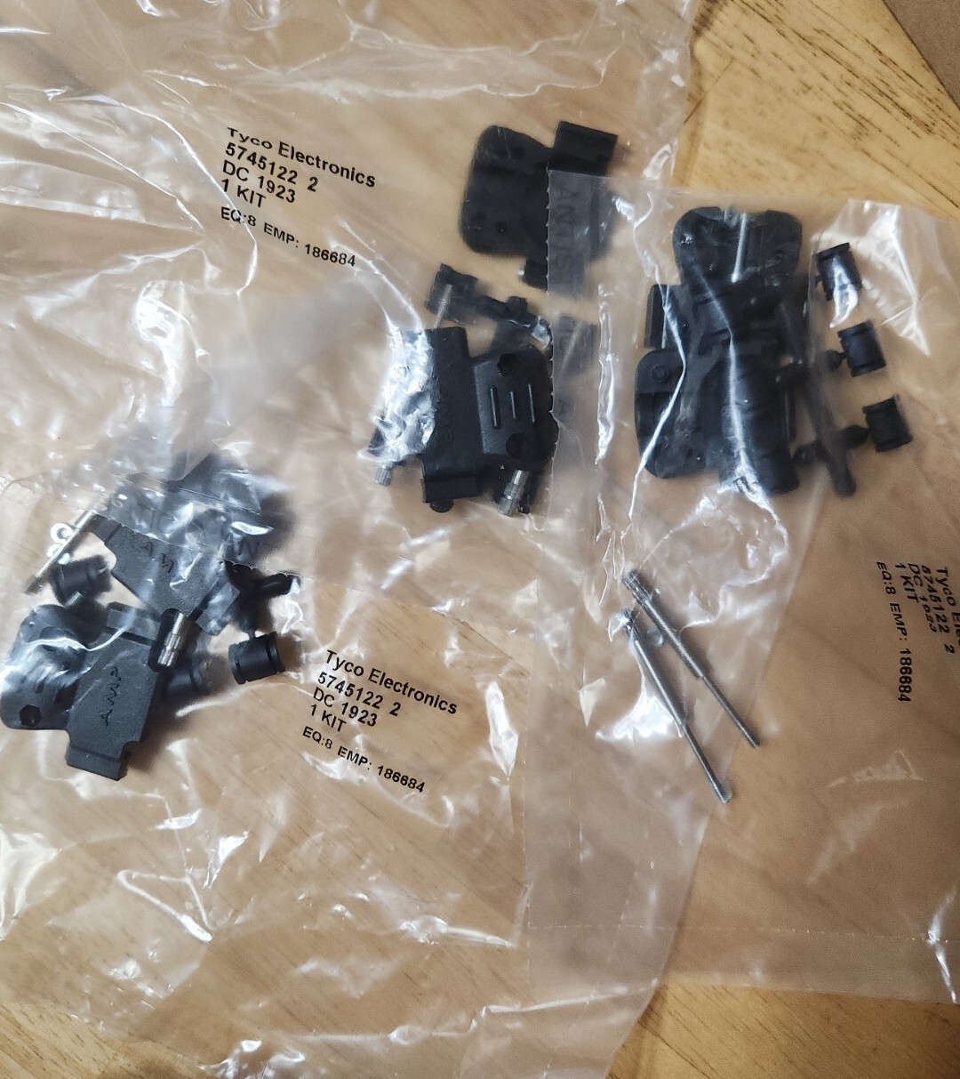 5745122-2 TYCO D-Sub (15 Set) DSUB ACC: A 5745122 CLAMP BACKSHELL HOOD ...