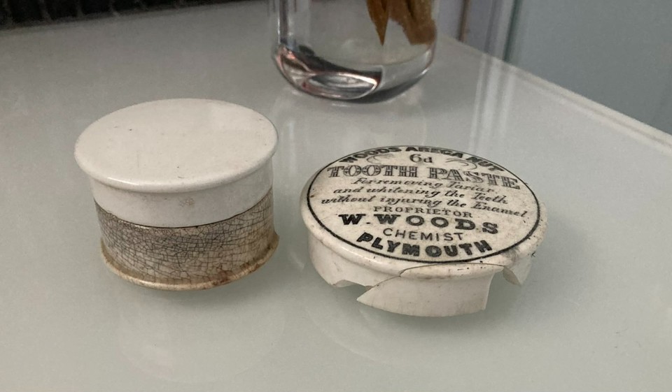 1900's TOOTHPASTE pot & lid WOODS ARECA NUT (Lid only) + Lid & Pot of ...