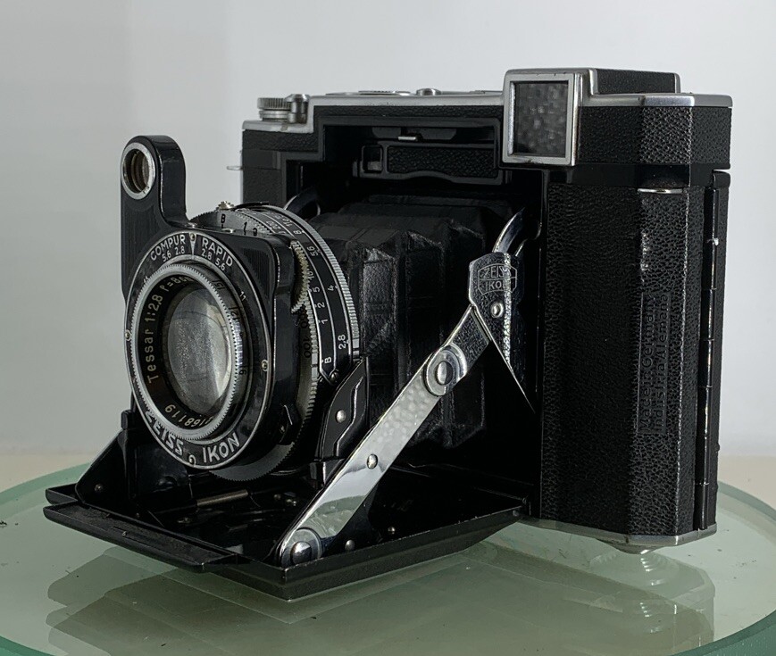 ZEISS IKON SUPER IKONTA 532/16 Folding Camera. Zeiss Tessar T 2.8/80mm ...