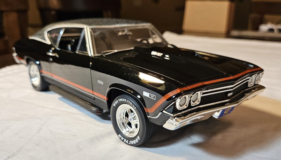**Custom** ERTL 1968 Baldwin Motion Chevelle SS427 1:18 Scale Diecast ...