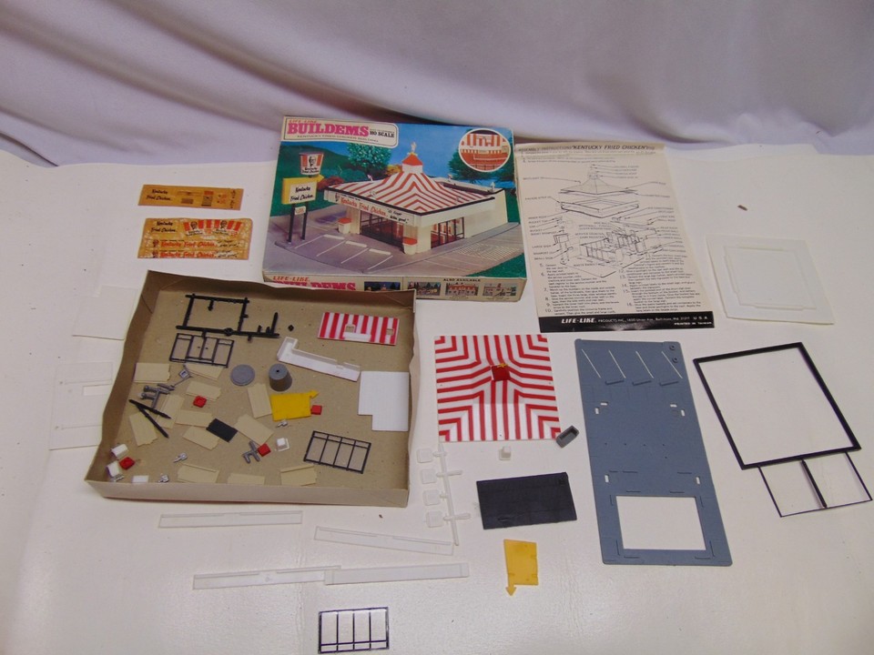 (5) HO Scale Plastic Buildings KFC Farm, RICO Station Chemical Plant ...