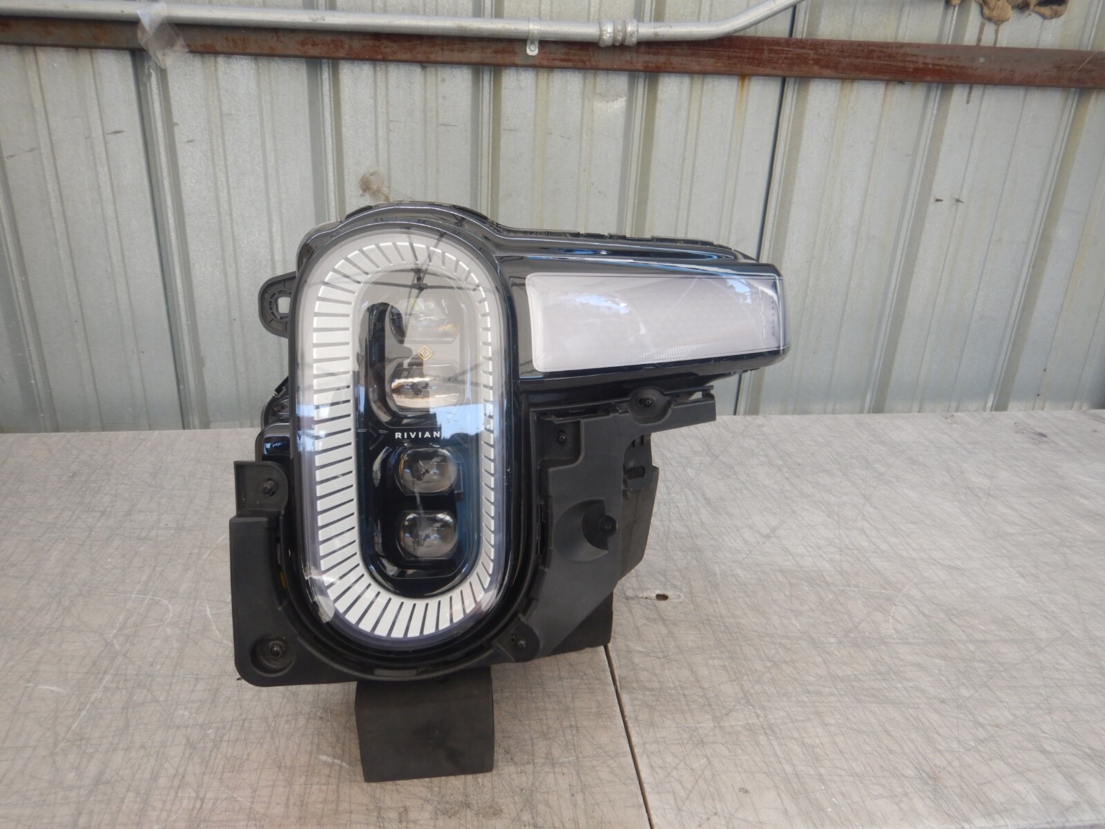 2021 2022 2023 RIVIAN R1T LEFT SIDE LED HEADLIGHT COMPLETE OEM | eBay