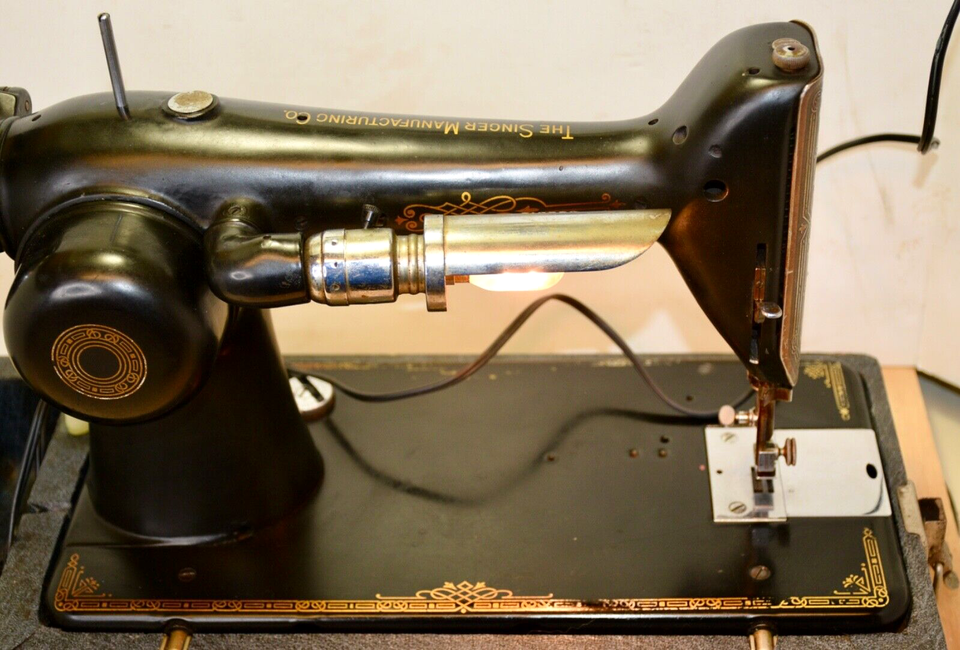 Vintage Singer Model 101 Sewing Machine 1930 in Portable Case Working ...