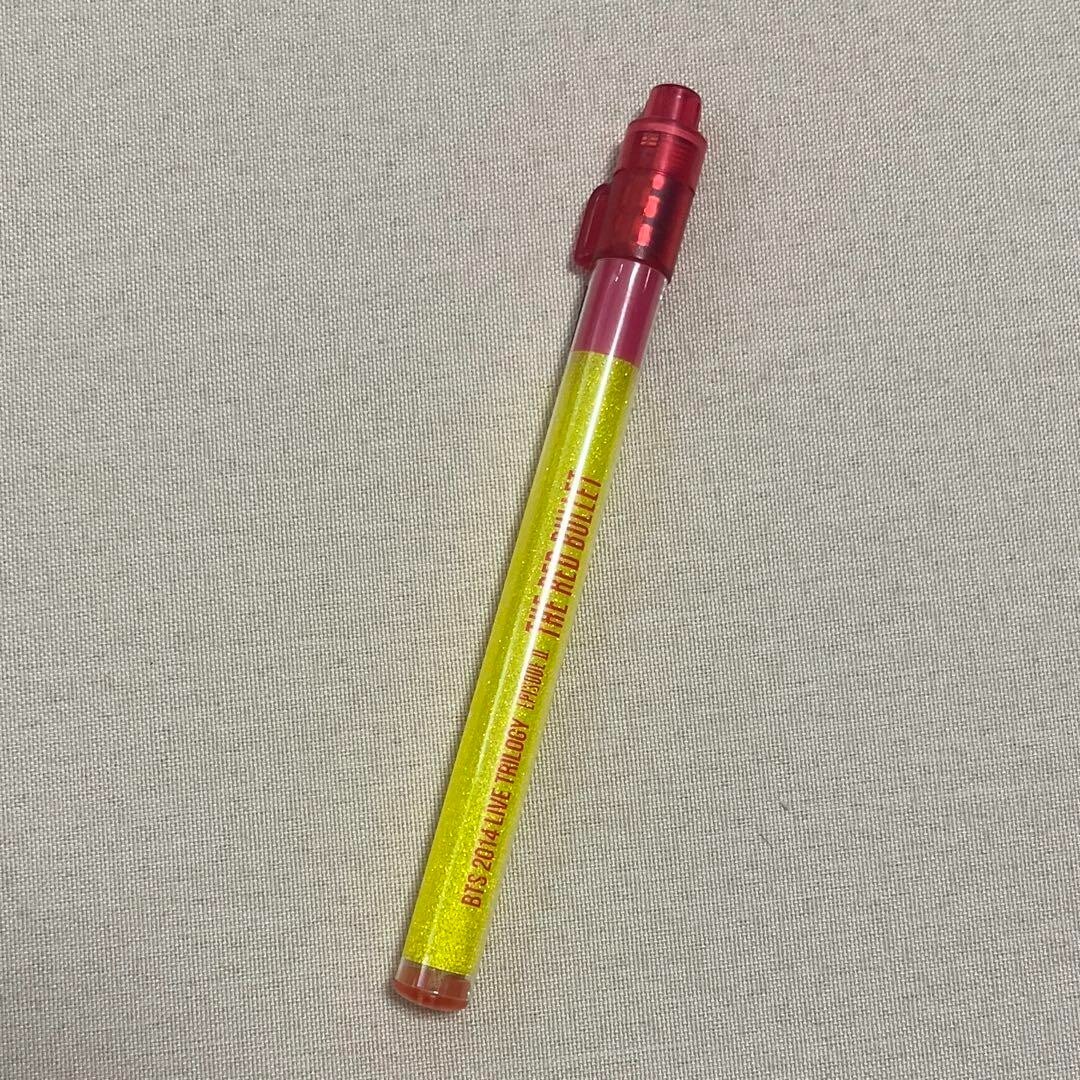 BTS 2014 LIVE TRILOGY EPISODE II THE RED BULLET Pen Light BTS 2014 LIVE TRILOGY EPISODE II THE RED BULLET Pen Light