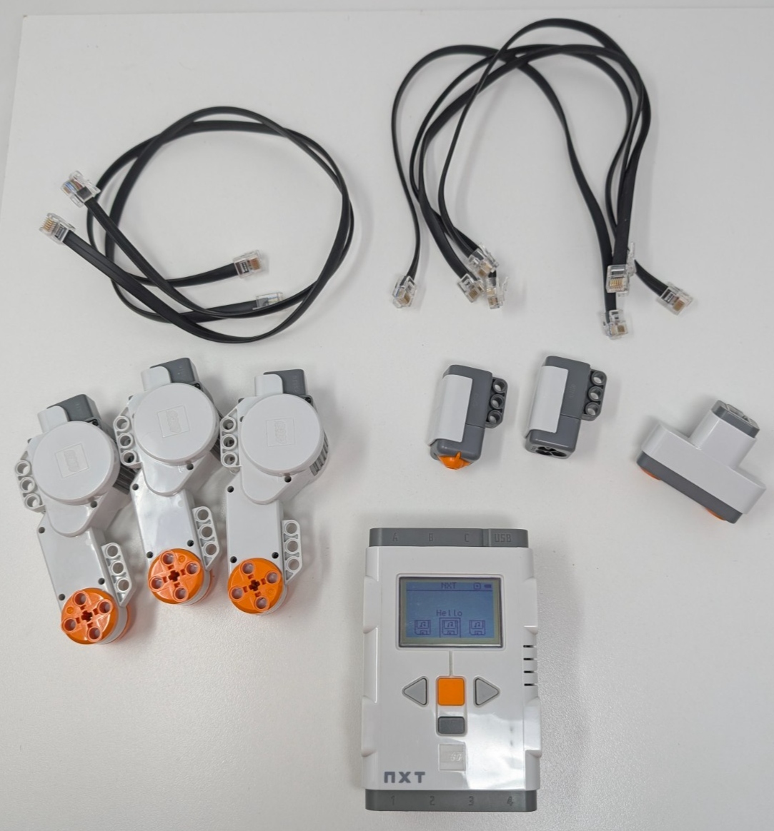 12x LEGO MindStorms NXT Lot: Controller, 3x Motors, 5x Cords, 3x ...