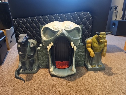 Mumm-Ra's Tomb Fortress Thundercats Playset & Mummy & Everliving Mum Ra ...