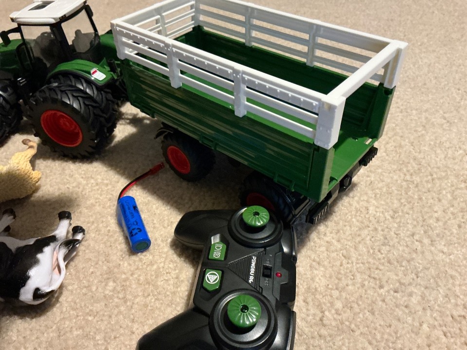 EUC Pengbur Green toy tractor Lot remote control wagon farm animals cow ...