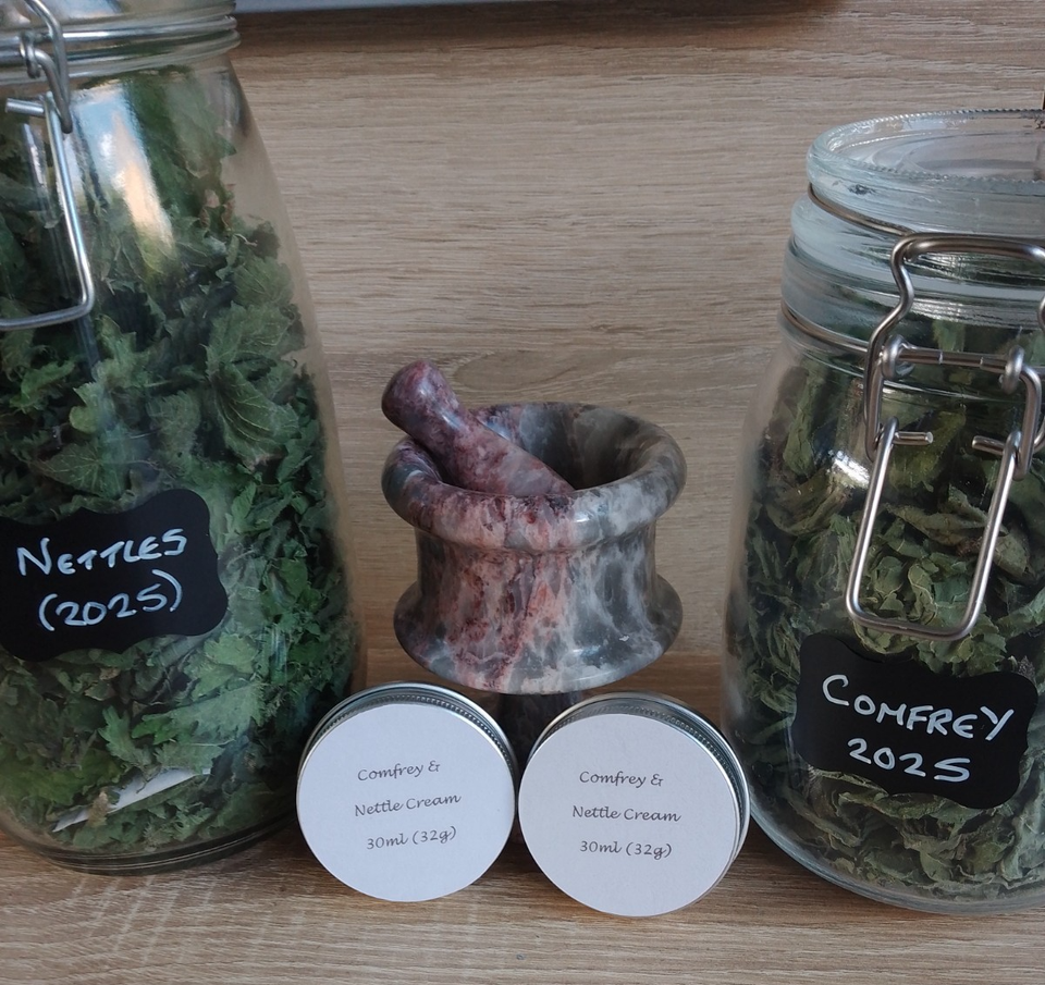 COMFREY & NETTLE CREAM. ((2 x 30ml TINS) . INFLAMMATION. DRY SKIN ...