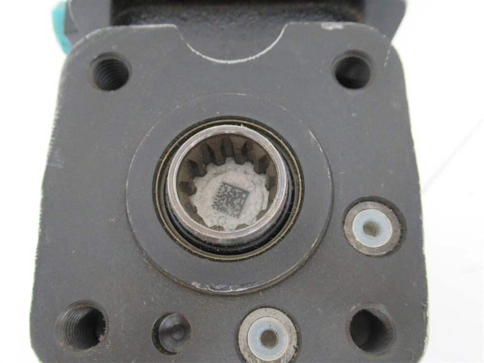 John Deere RE203460, MFWD Steering Valve w/Priority Valve - Models 8100 ...